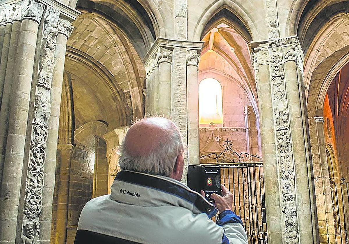 La catedral instala vidrieras de Marko Rupnik, acusado de abusos sexuales a monjas en los 90 ...